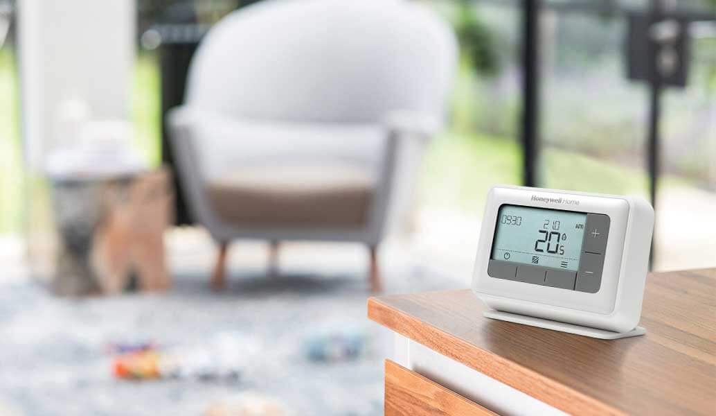 T4 Programmable Thermostat | Resideo GB